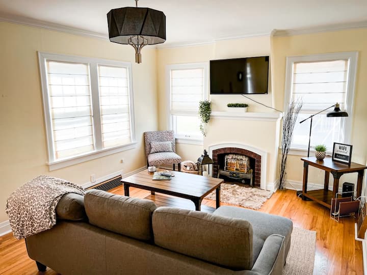 Autumn Manor, A Historic 3 Bed Downtown Home - Rapid City, SD