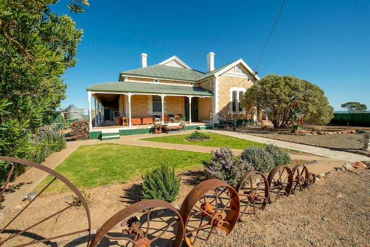 A Beautiful Large Farm House - Jamestown