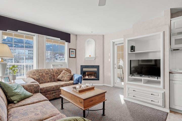 Mountain View Condo With Sofabed And Aircon - Fairmont Hot Springs, BC