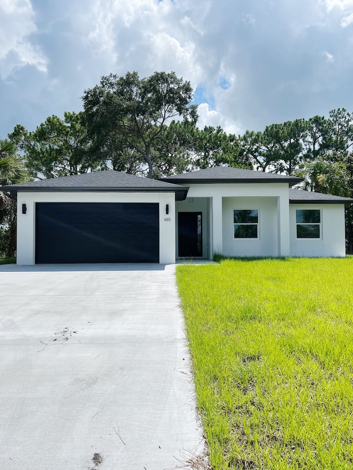 Cozy Home - North Port, FL