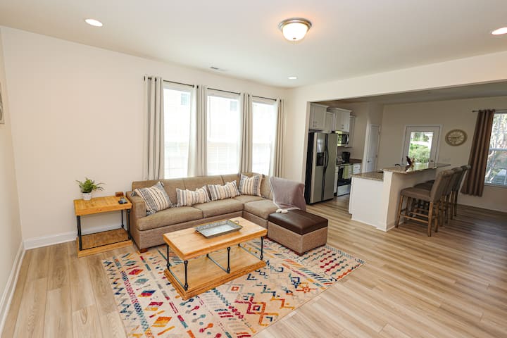 Beautiful Town Home! - Raleigh, NC