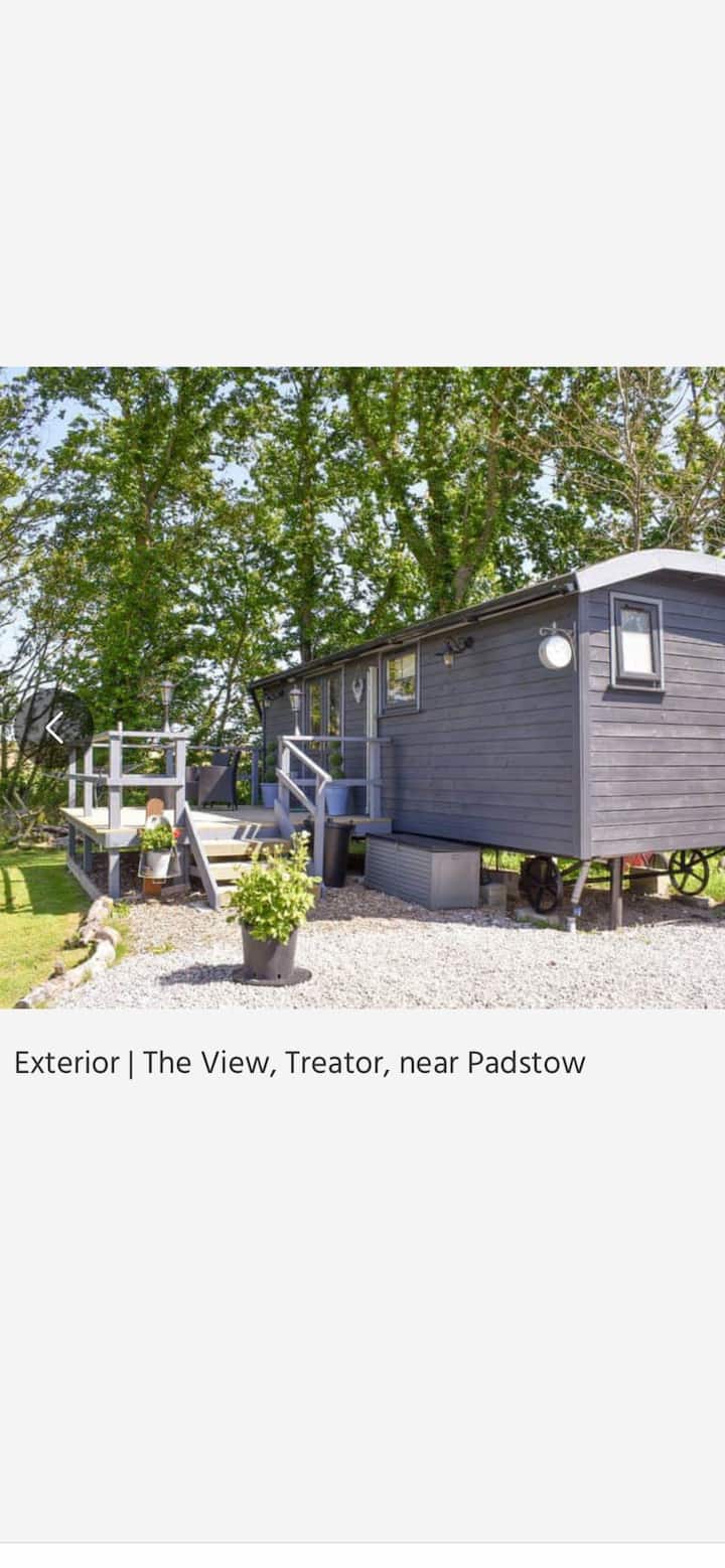 Delightful 1 Bedroom Shepherds Hut With Hot Tub - Padstow