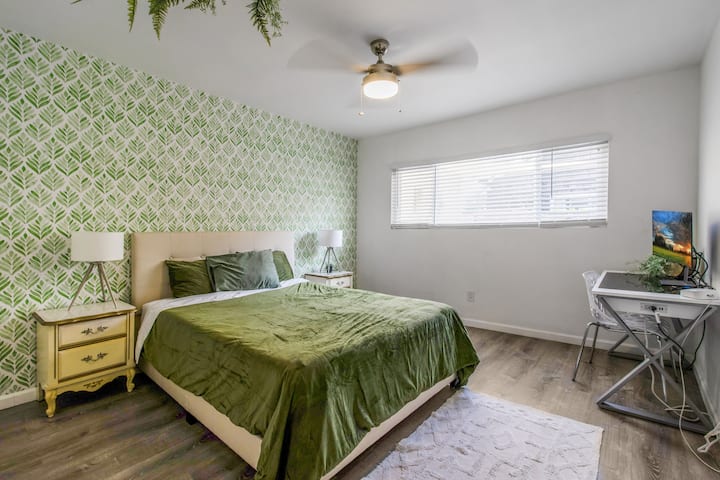 Long Beach Paradise *Near Disneyland* W/ Hot Tub - Carson