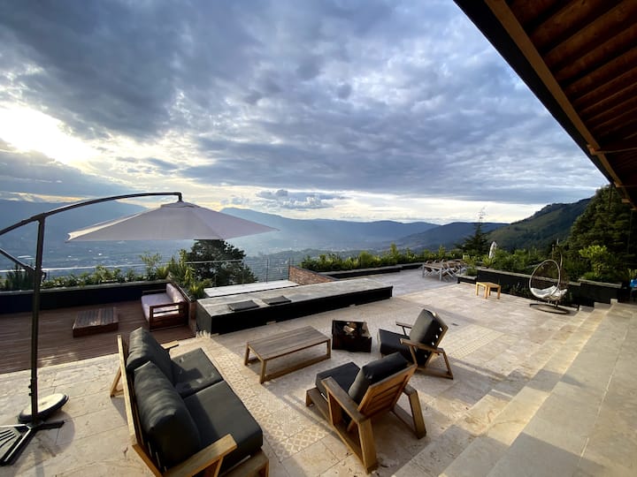 Amazing Villa With Stunning View & Jacuzzi - Medellín