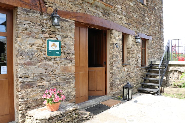 5 Bedroom Serviced House With Ample Common Space - Taramundi