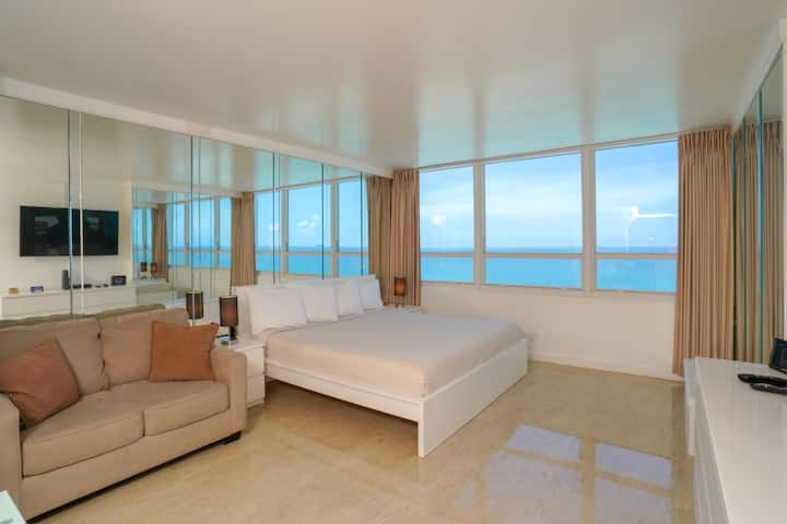 Oceanview Condo
King Size Bed With Free Parking - Miami Beach, FL