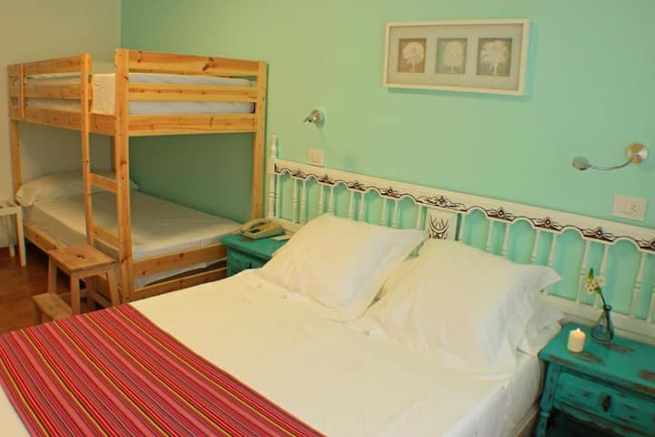 Hbt. Familiar Mar De Cores En Hotel Playa Raxó Byb - Marín
