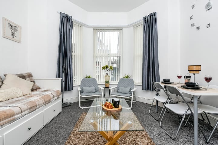 Cosy Wirral Home Near Liverpool With Free Parking! - Wirral