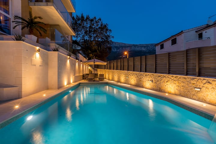 Vip Luxury Villa With Pool, Jacuzzi, Gym, Grill... - スプリト