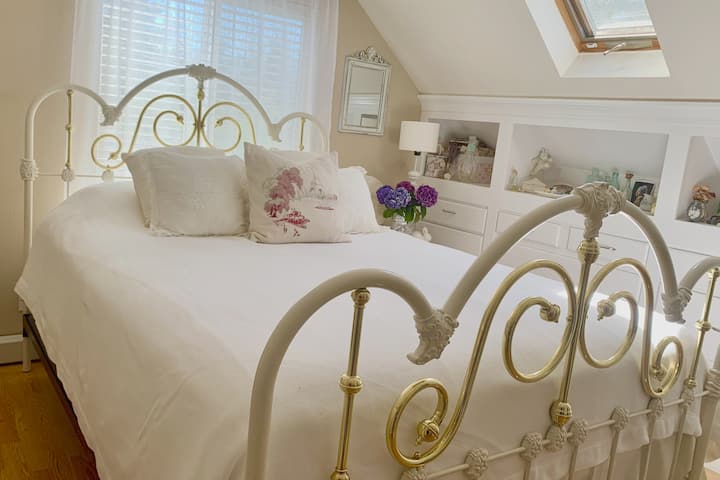 Charming 2 Bedroom Cottage Style House - Port Orchard, WA