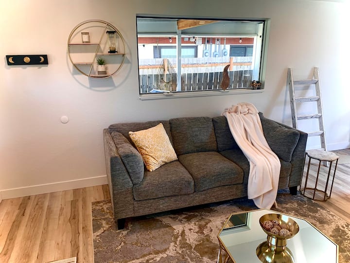 B | Pet Friendly Suite W/ Yard 1 Block From Lake - Steilacoom, WA