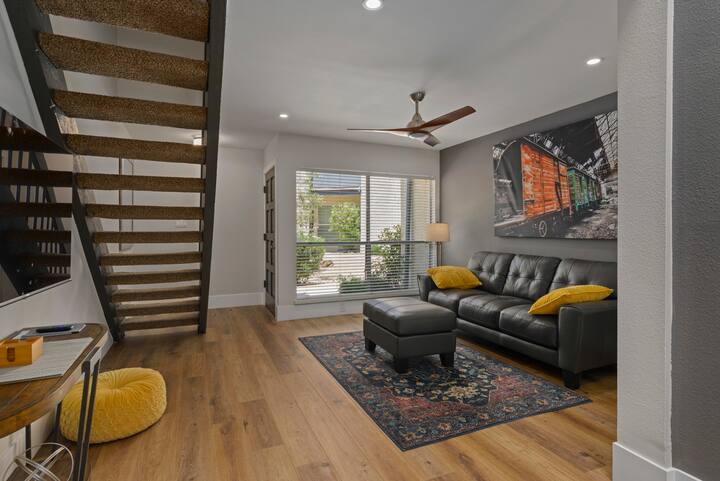 Central Phoenix Trendy Executive Townhome! - Phoenix, AZ