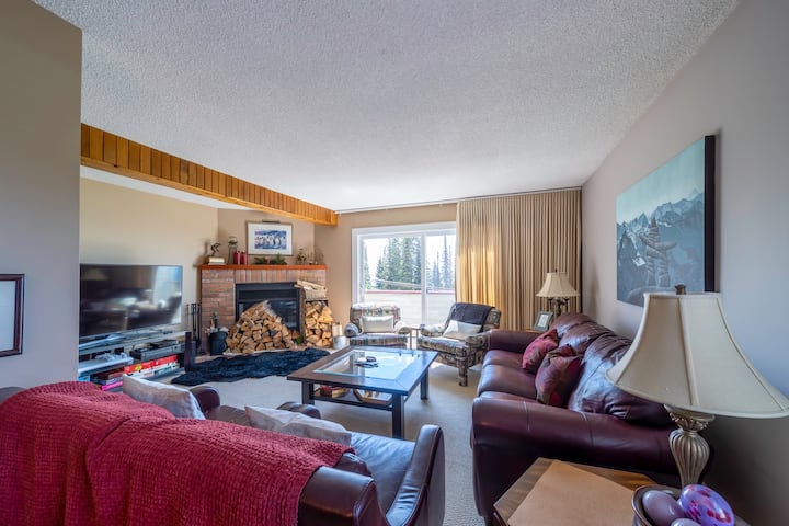 Cozy 3-bdrm Condo With Exceptional Ski-in/ski-out - Big White Ski Resort, BC