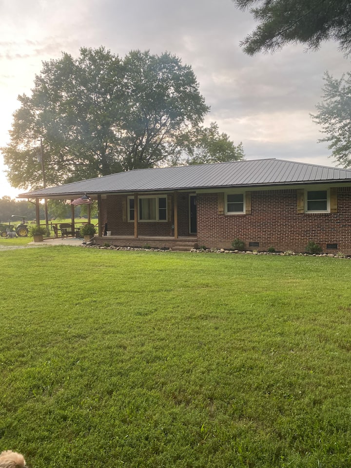 Farmhouse With Gorgeous Sunset - Fall Creek Falls, TN