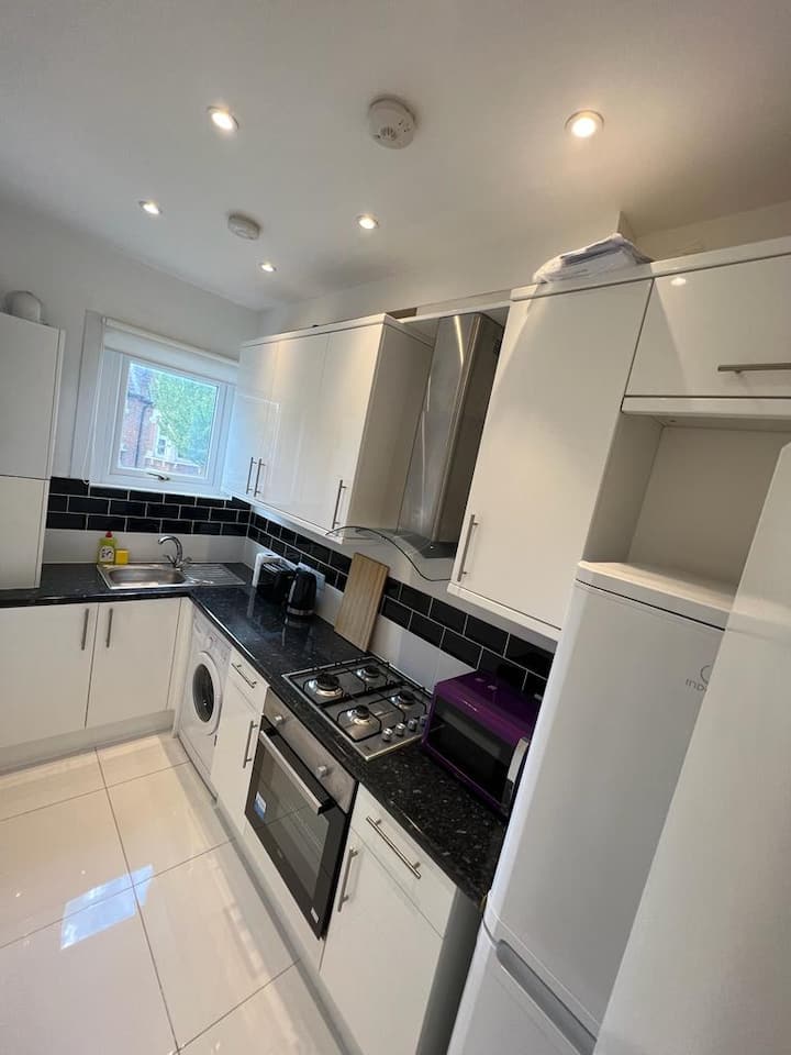 2br Flat - Tooting - 5 Mins Walk To Tube Station - London