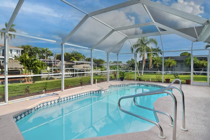 Heated Pool, Waterfront, Gorgeous Amenities - Cabo Coral