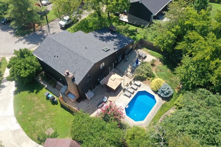 Fam/friendly Holiday Fun! Hottub! Pool! Gamerm! - Lexington, KY