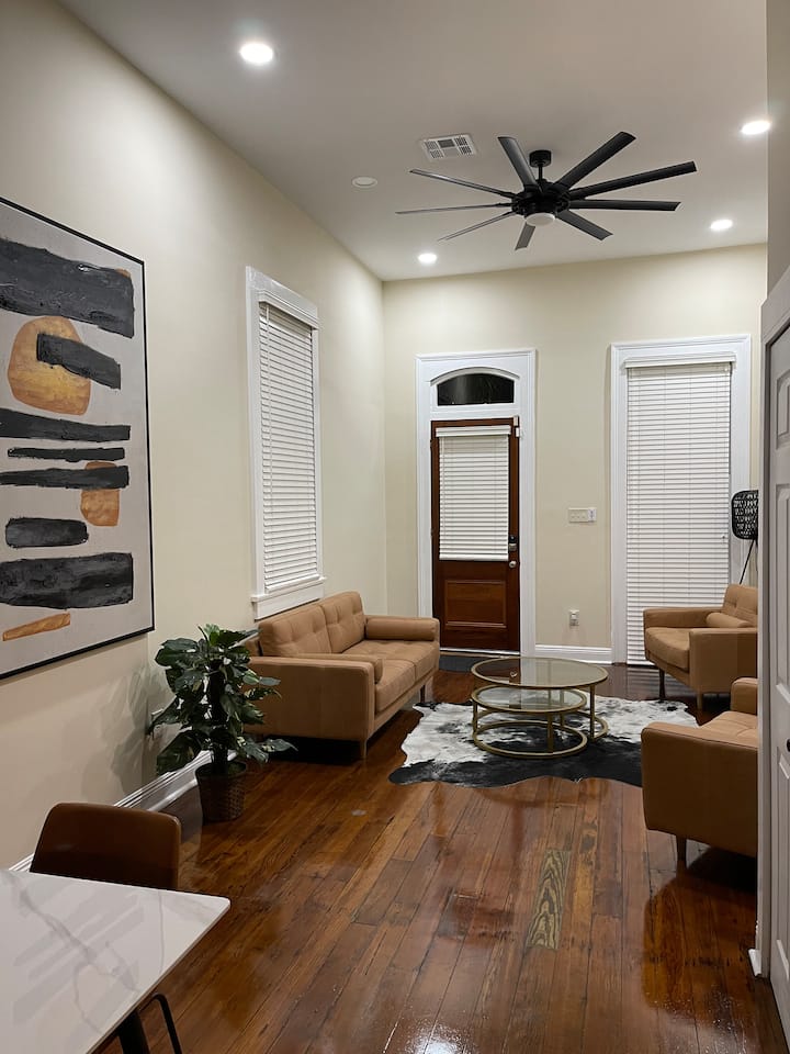 Entire Unit/free Parking/10-15 Min Walk To Fq! - New Orleans, LA