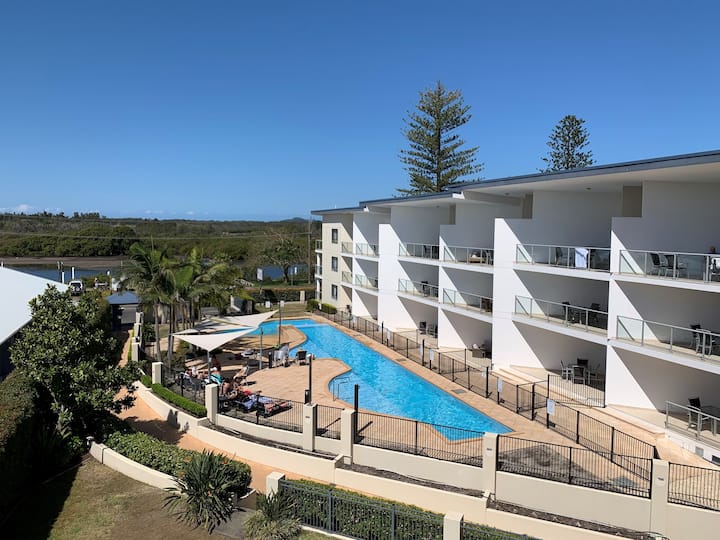 4 Star 3 Bedroom 2 Bath Apartment - 2 Nights - Tea Gardens