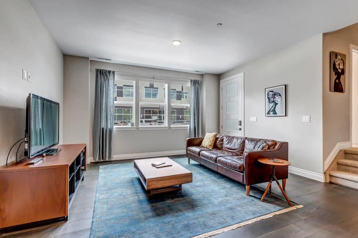 Beautiful Modern Townhome W/onsite
Parking - Black Forest, CO