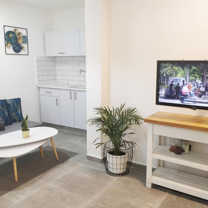 Lovely Studio Apartment, 5 Min Walk To The Beach:) - Tel-Aviv