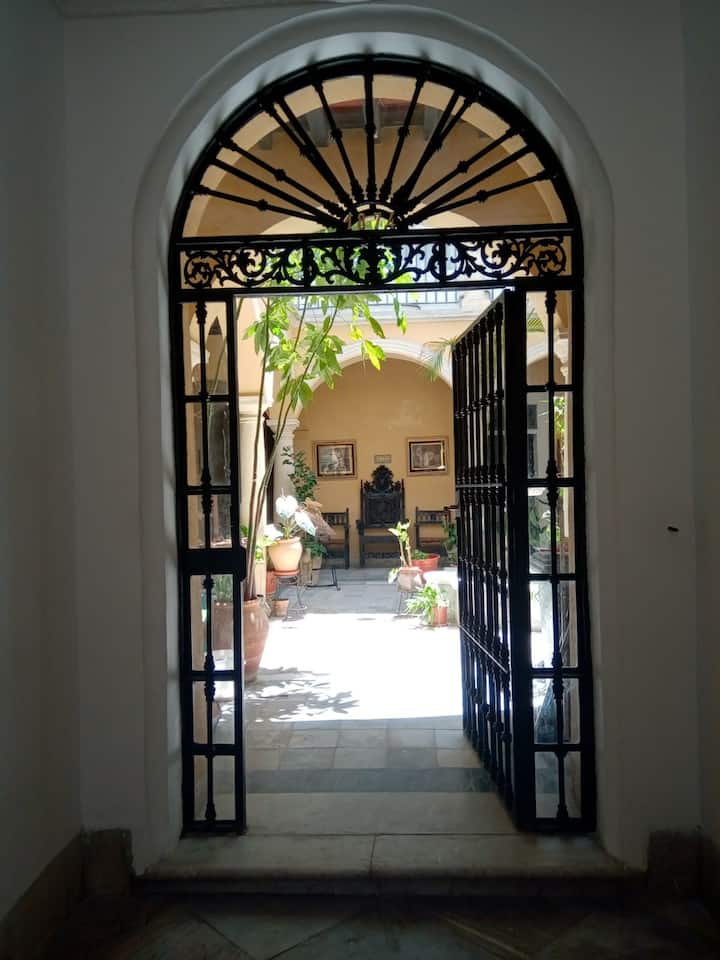 Apartamento De 150 M2 En 2ª Planta De Casa Palacio - Cádiz