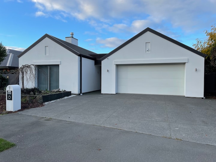 Stunning Park Side House In Wigram Skies - Prebbleton