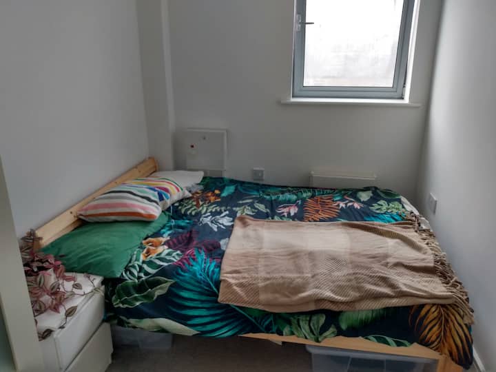 Room In Modern City-centre Apartment - Cardiff