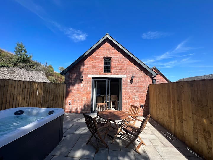 18th Century Stable, Luxury Rural Barn Conversion. - Cardigan