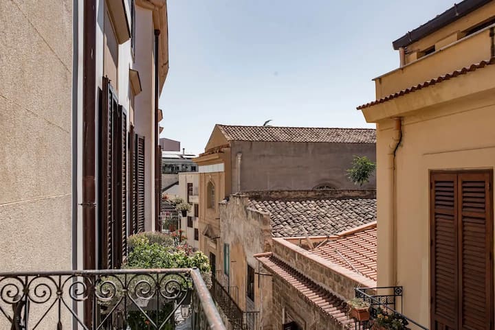 Design Gem | In The Heart Palermo's City Center - 팔레르모