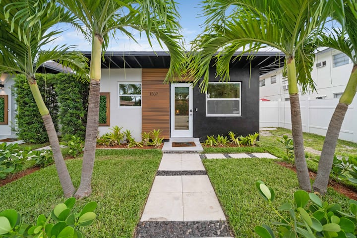Luxury 5br Multiplex W/ 2 Hot Tubs + Free Parking - Fort Lauderdale, FL