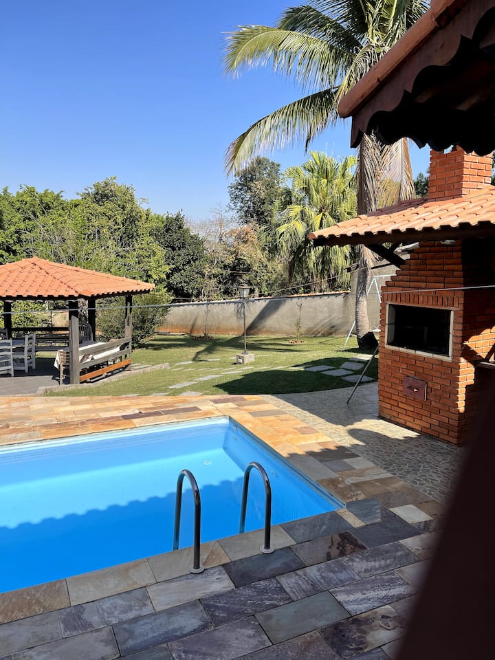 Casa Com Piscina, Churrasqueira, Jardim E Wifi. - São Pedro