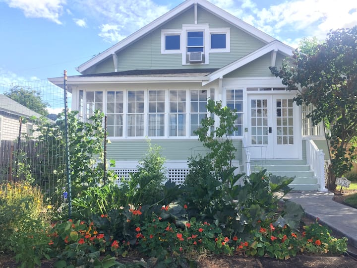 Classic In-town Craftsman Guest Room #1 - The Dalles, OR