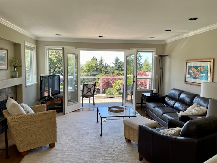 Spacious 3 Bedroom Home With Pool - Close To Beach - Gibsons