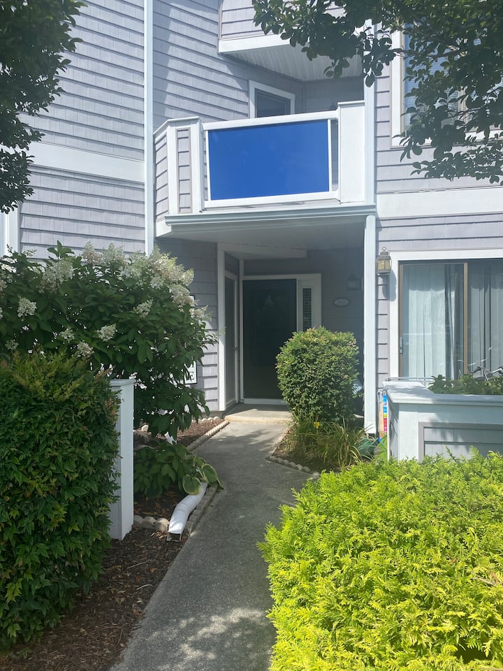 Cozy, Updated Condo. Pool, Tennis, Walk To Beach. - South Bethany Beach, DE