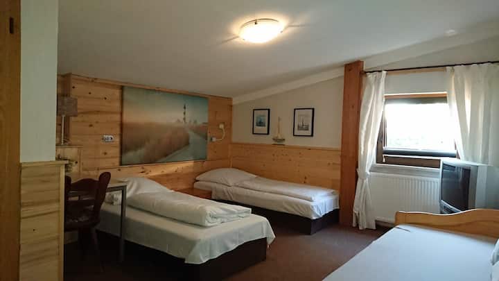Einfache Gästezimmer Mit Bad Auf Einem Reiterhof. - Bautzen