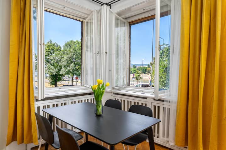 Blue River Apartment On The Danube Bank - Budapest