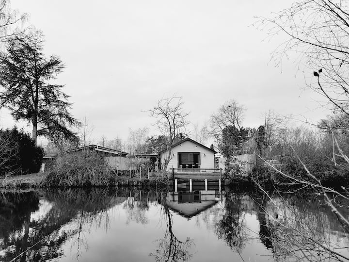 Rustige Chalet Met Tuin Gelegen Aan Visvijver. - Westerlo