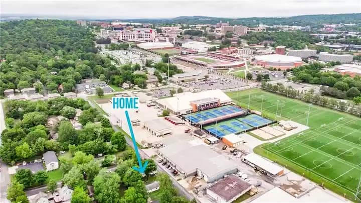 Campus 3 Bedroom House - Fayetteville, AR