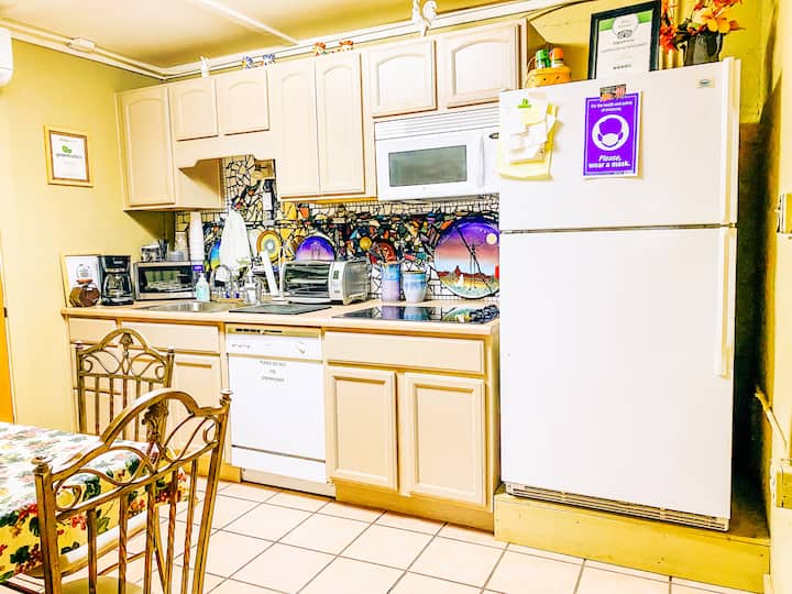 Inn At The Art Center - Country French (1 Queen) - San Angelo, TX