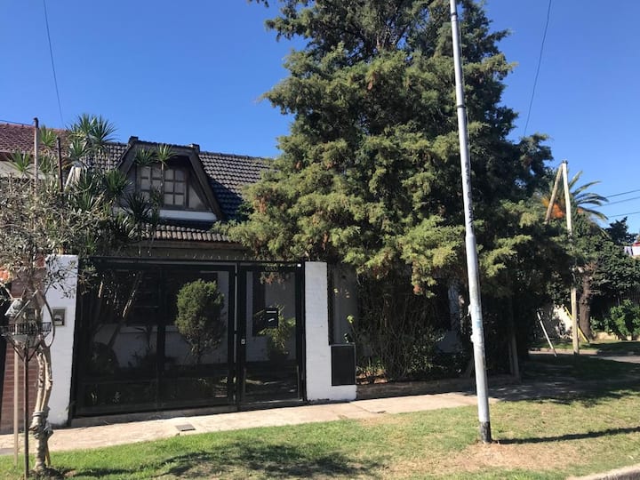 Hermoso Chalet En V Ballester, - Bella Vista