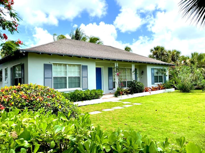 Cheerful 3 Br Villa W/free Parking & Beach Walk - Nassau