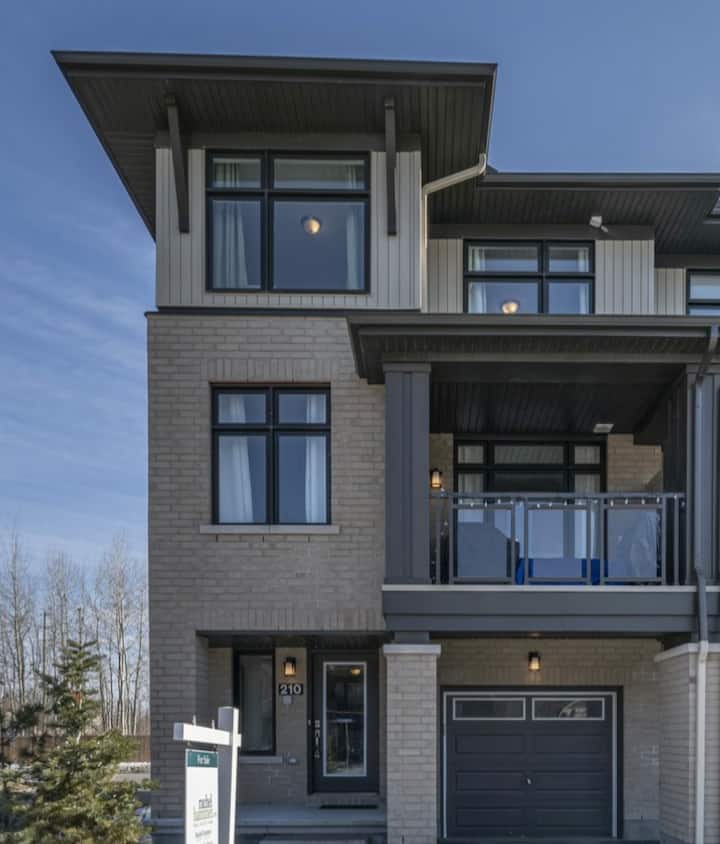 2-bed Pet Friendly House With Parking And Patio - Ottawa