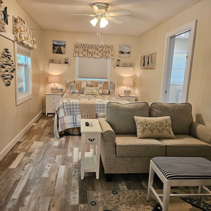 Manatee Pocket Studio - Hobe Sound