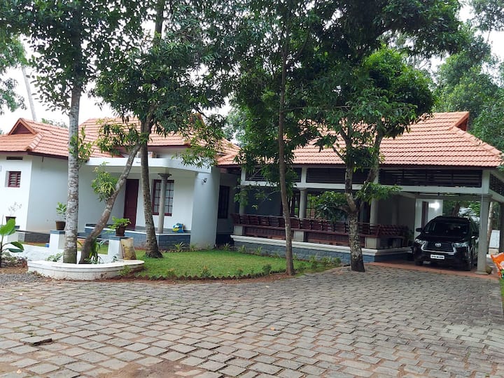 Serene Retreat Near Kumarakom-a Tranquil Villa - Kottayam