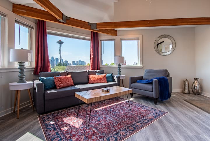 Enchanting 3 Bedroom Home With Space Needle Views! - Pike Place Market - Seattle