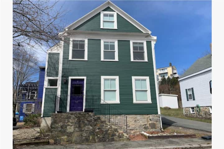 Connected Apartments: Walk To Town & Ocean Park - Marblehead, MA