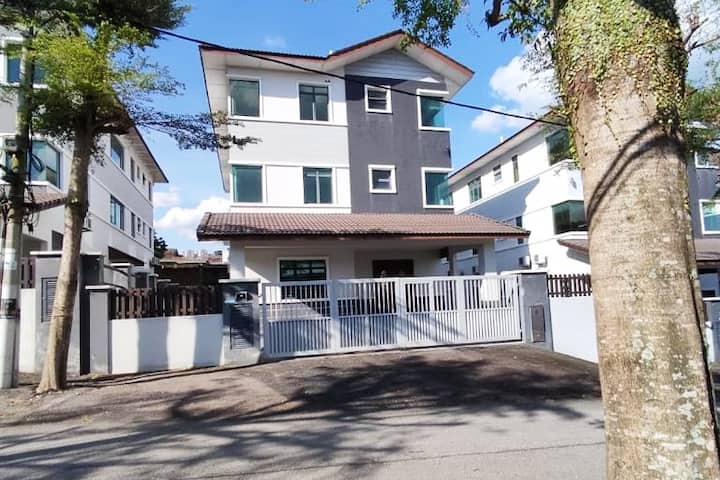 Pillow Stay - Bungalow, Semenyih - 