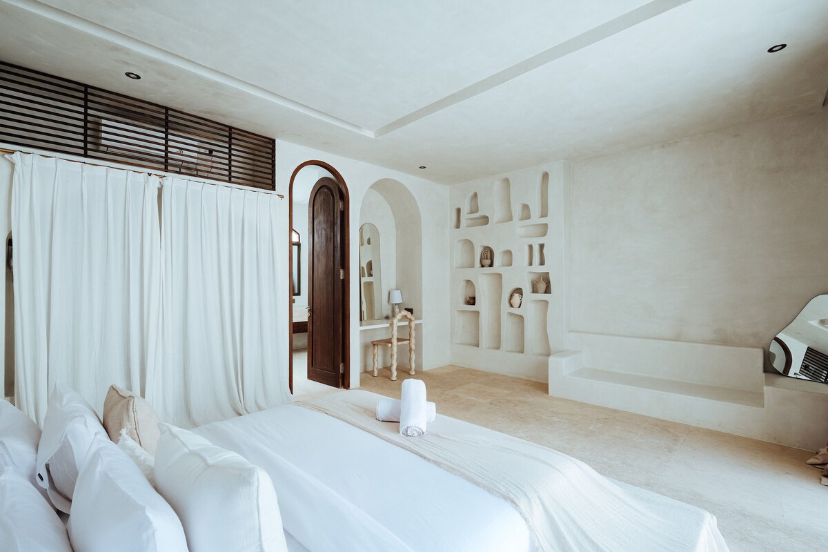 Artfully Designed Villa | Chic Space @Casa Viamo - Villas for Rent in ...