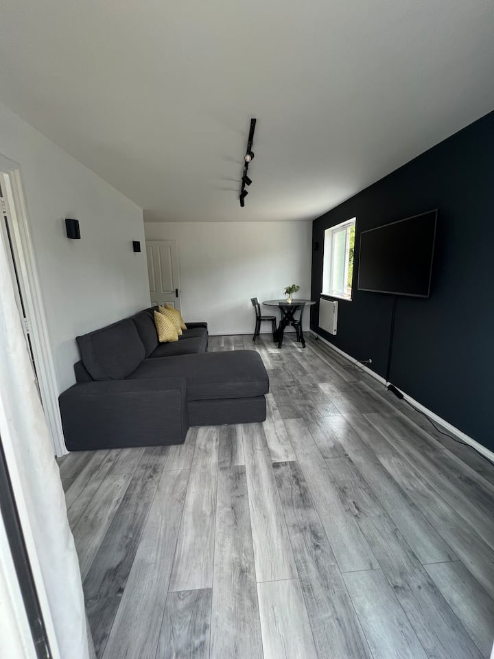 Modern Luxury Two-bedroom Apartment - Enfield